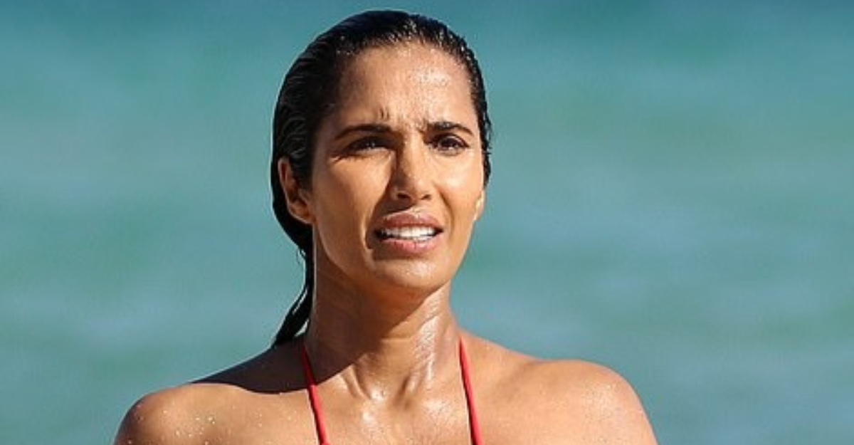 Photos of Tulsi Gabbard in a Bikini Everyone’s Talking About - Swimsuits101
